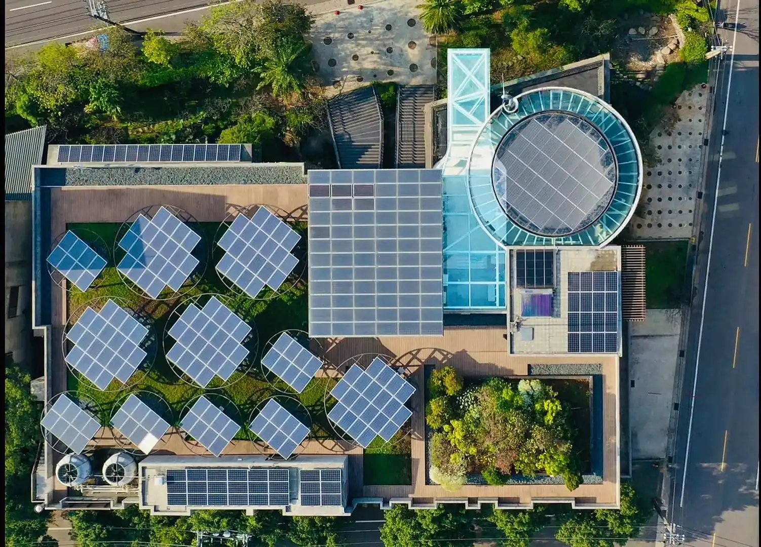 Envision a desirable future and share the joy of designing it with many ...